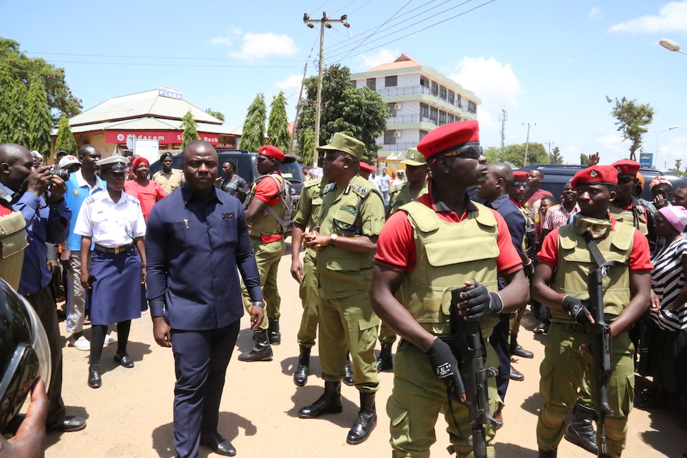 Je huyu ni mpambe au mlinzi wa IGP? | JamiiForums