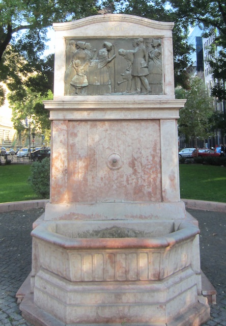 Zombie Parent's Guide: Szabadsagter/Liberty Square, Budapest