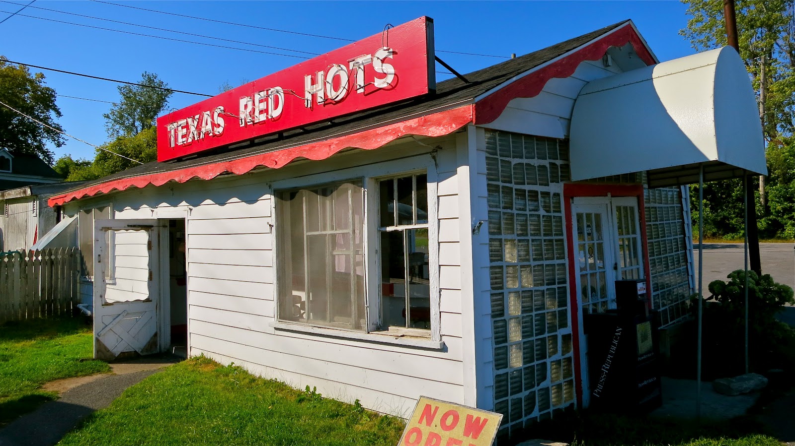 Raining Iguanas: Texas Red Hots, NY.
