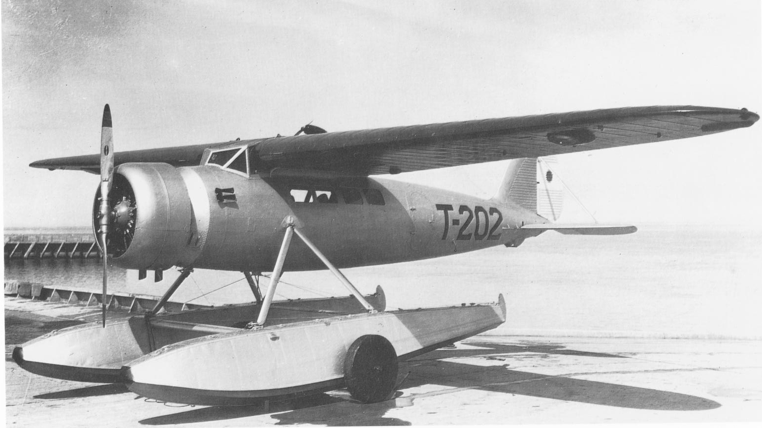 Historias Individuales: LV-XZE (T-202) Consolidated Model 17 (12-2-CA ...