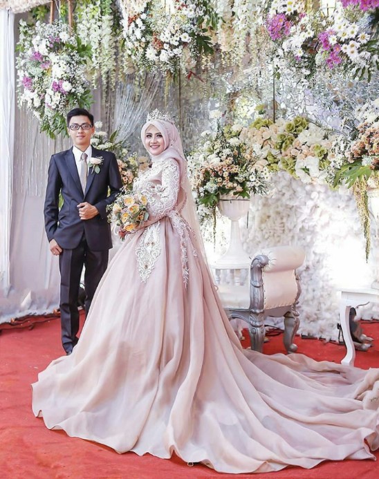 √ 31 Model Hijab Pengantin Syar’i yang Modern Masa Kini Paling Cantik ...