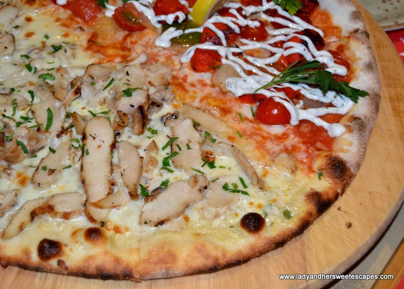 Itzza Pizza: Best Wood Fired Pizza in a Humble Pizzeria | Lady & her ...