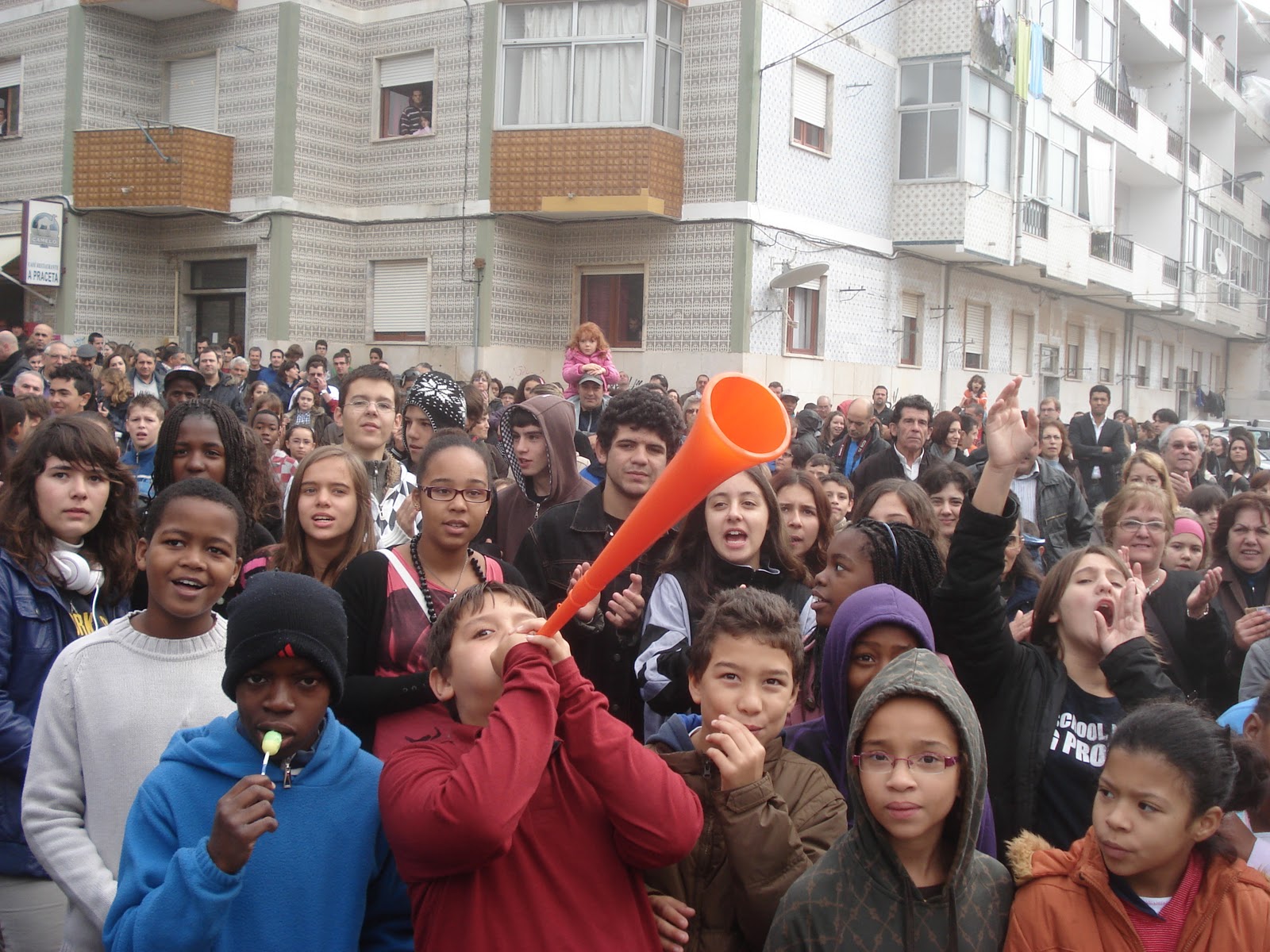 Voz Ribatejana: Vialonga exige obras na escola