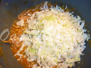 Cooking with love ! : Varza cu pui ( Cabbage and chicken casserole )