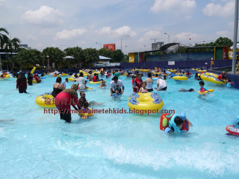 瑜玲育儿经 (Elaine Teh): 学校假期一起到Desa Water Park 玩水