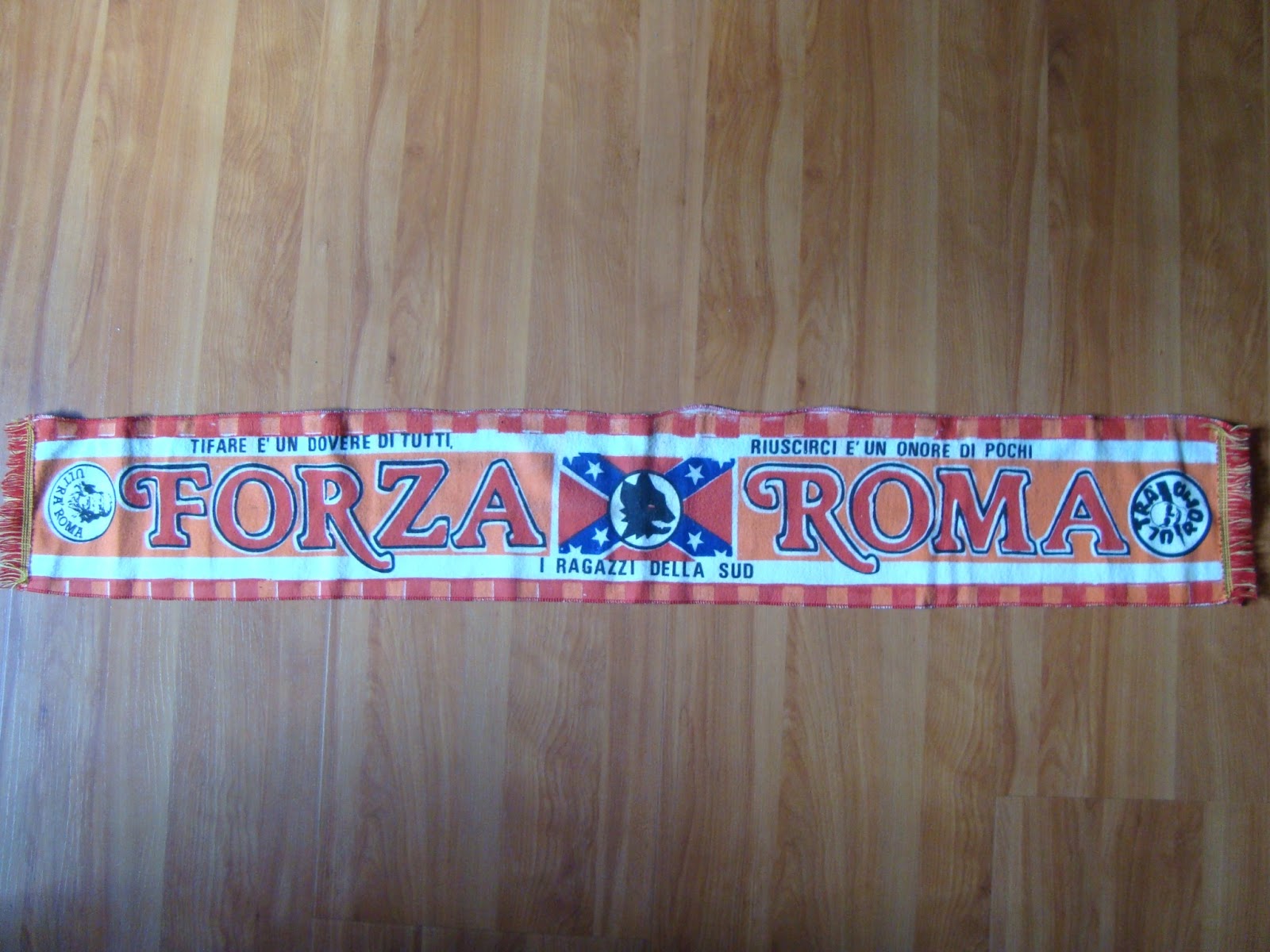 Material 1903: Bufanda Ultras Roma