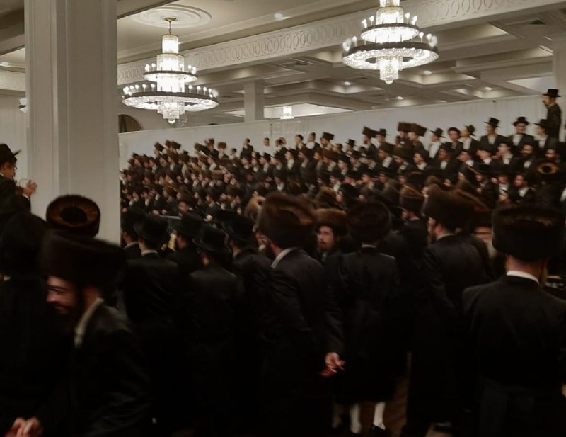 Hefkervelt : At The Chasuna of Bais Viznitz in Lakewood