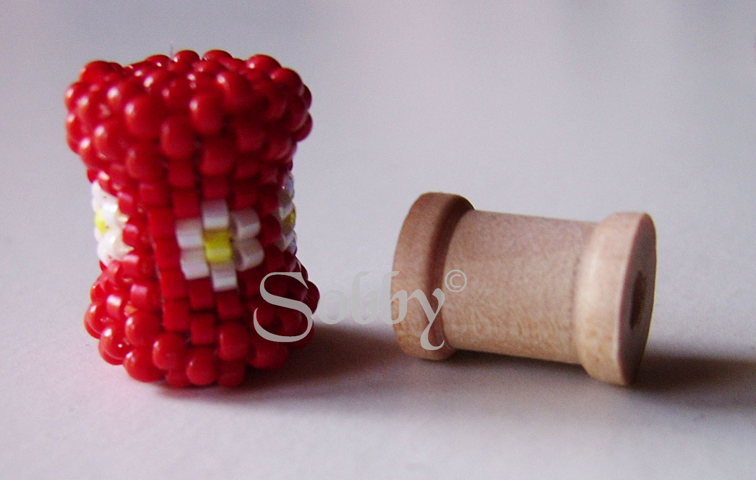 Pipa the Latest: journal of a messy crafter: Beaded Wood Spool tutorial