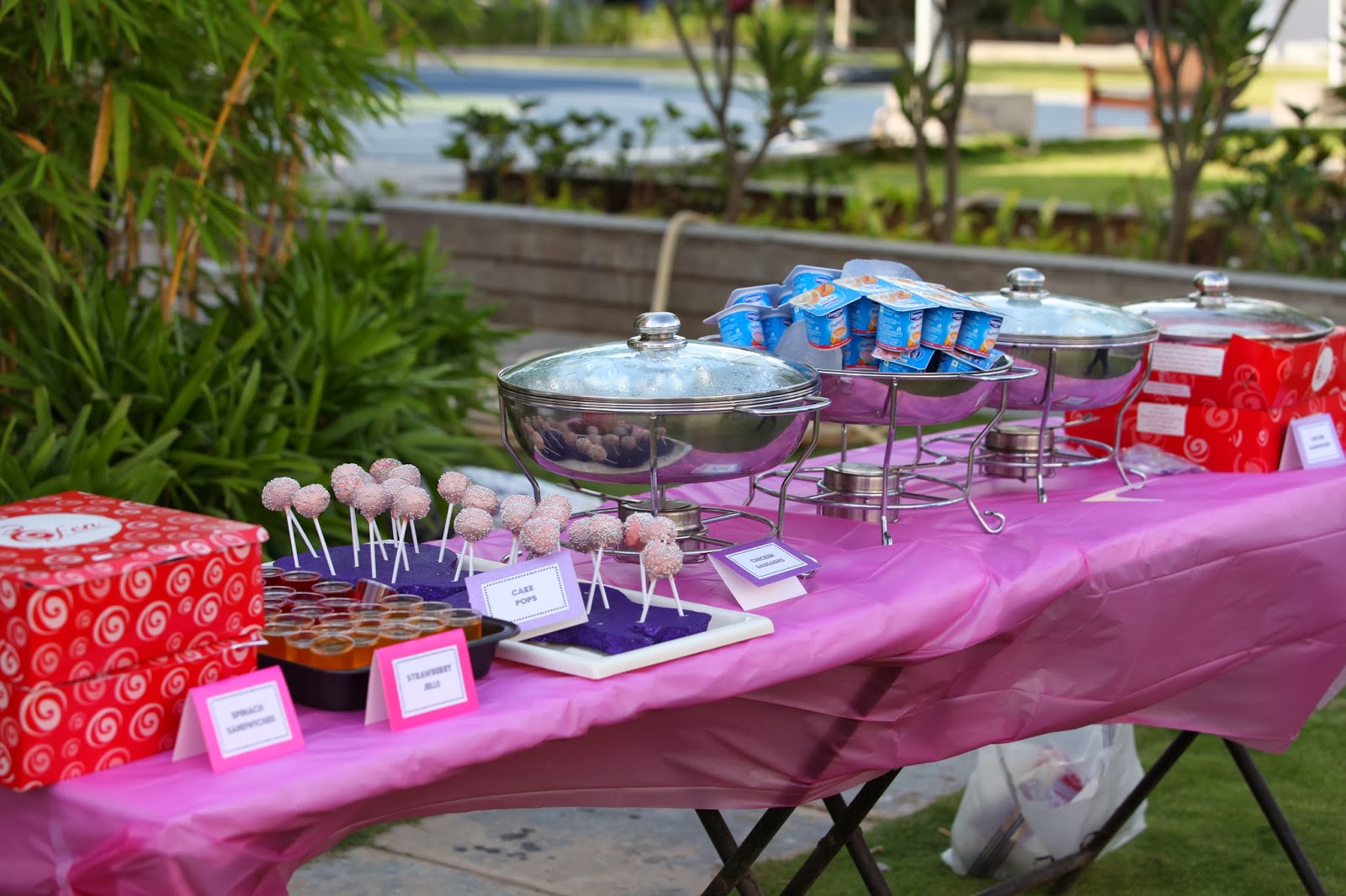 the magic paintbox: Barbie - The princess and the popstar free printables!