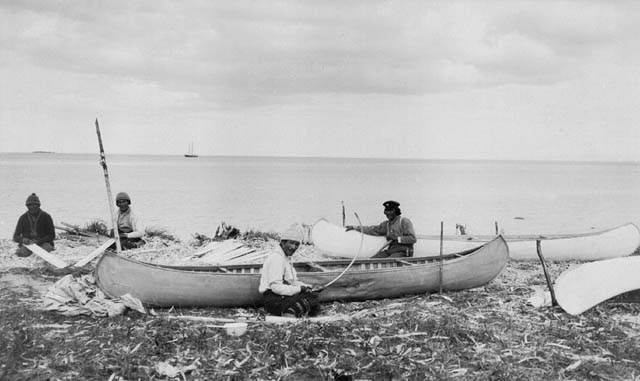 Beaver Bark Canoes: Eastern Cree Crooked Canoe