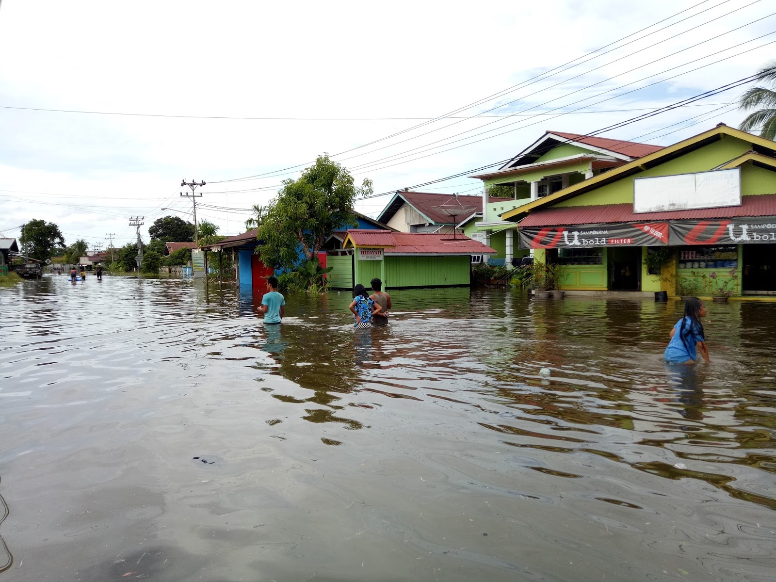 Hujan Diperhuluan Sungai Kapuas, Diperkirakan Banjir di Putussibau Akan ...