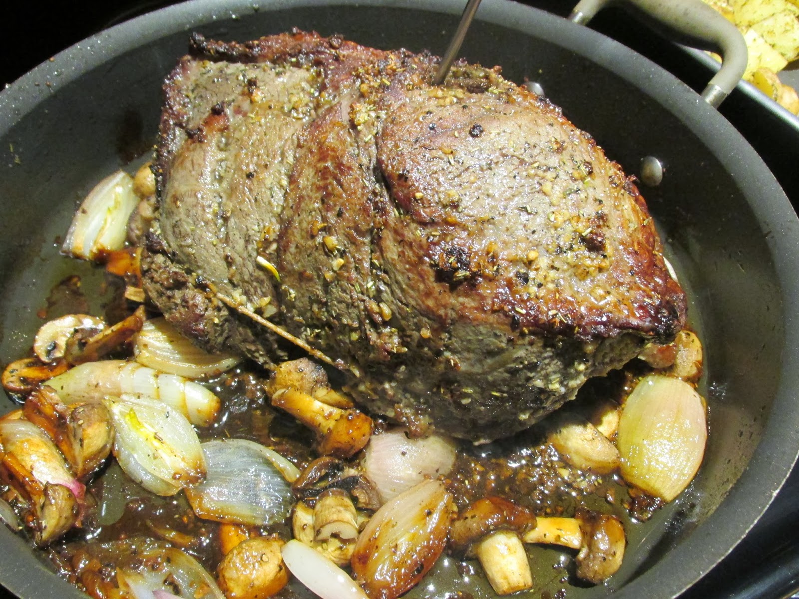 Gremlin Food Mom: Roasted Beef... Sunday Dinner Style!!