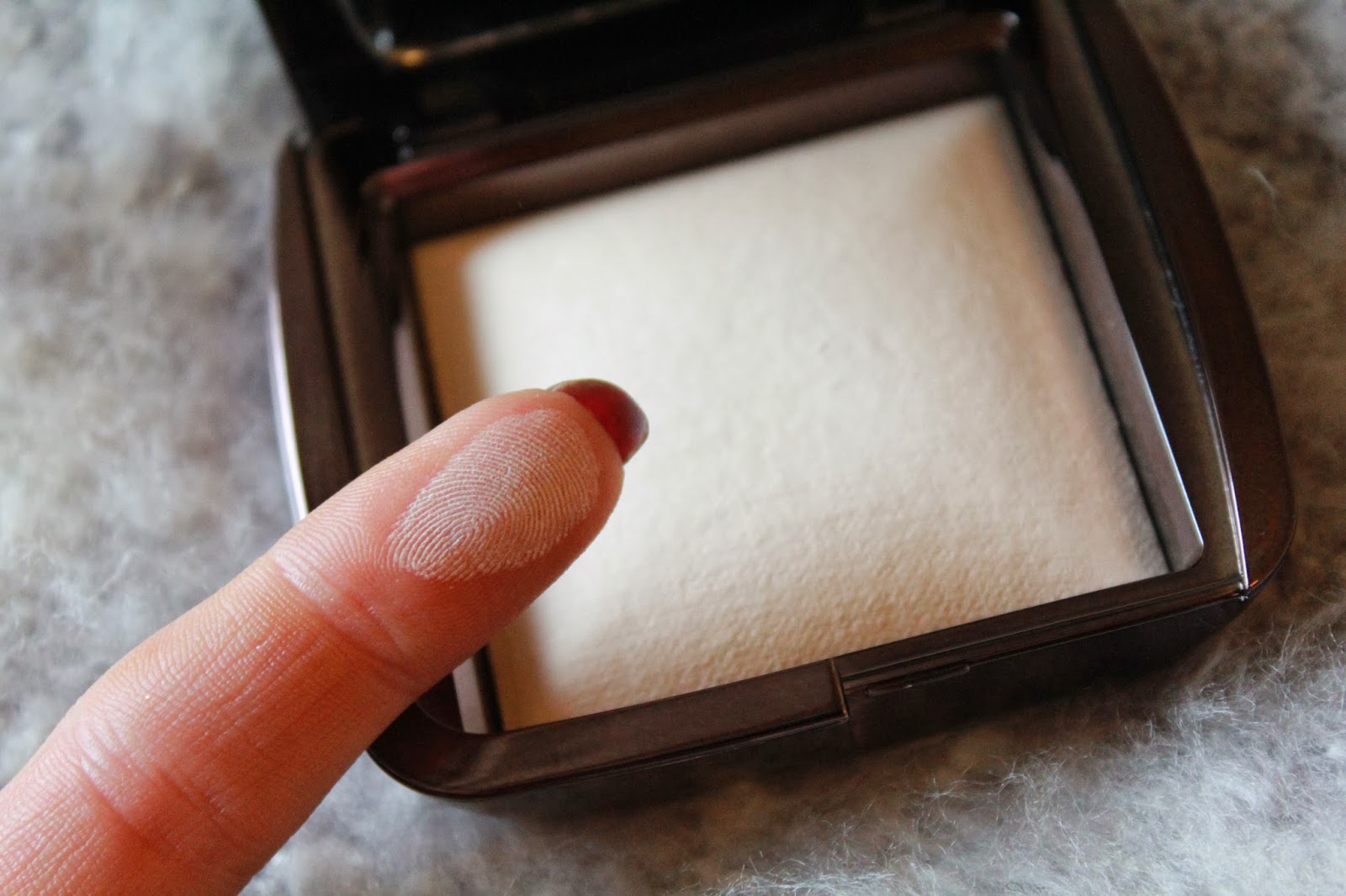 Hourglass Ambient Light in Ethereal - Inthefrow