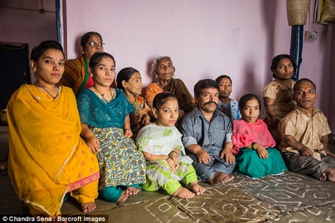 Photos: Meet the AMAZING Indian Dwarf Family Where Nine out of 11 All ...