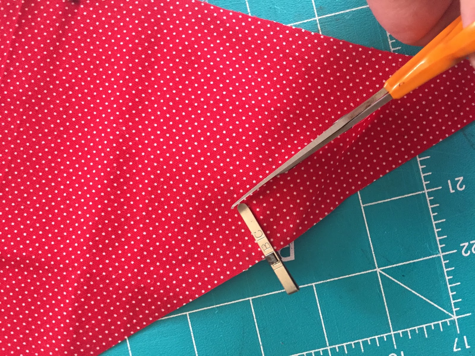 Reclaimed Stitches: Fun with Singer Bias Cutter and Bias Binder