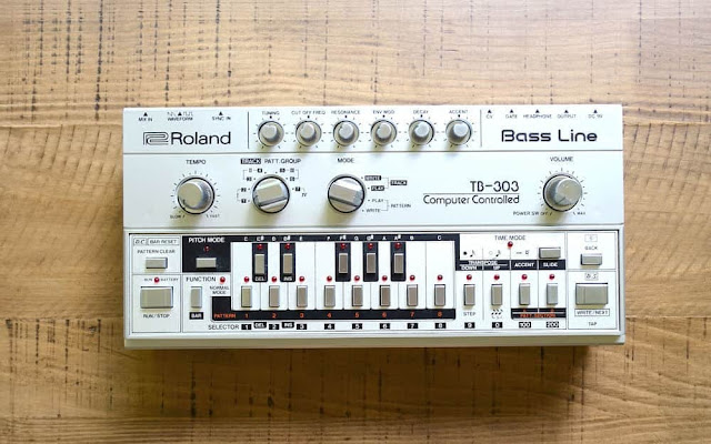 MATRIXSYNTH: Roland TB-303 with Original Gig Bag