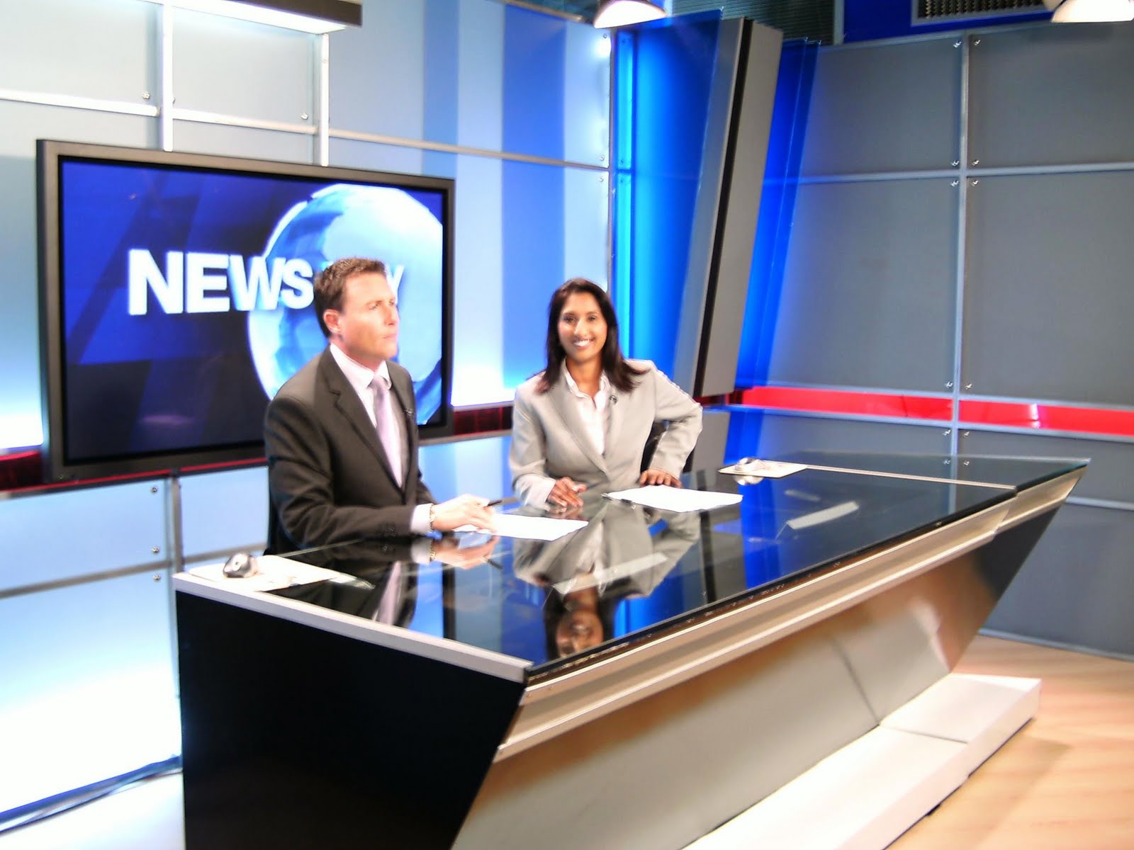 TV with Thinus: ON SET EXCLUSIVE. A news day behind the scenes at News ...