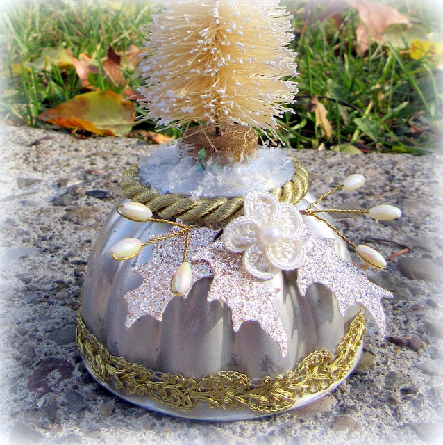 Mitralee: The Fifth Jello Mold of Christmas for the Funkie Junkie Challenge