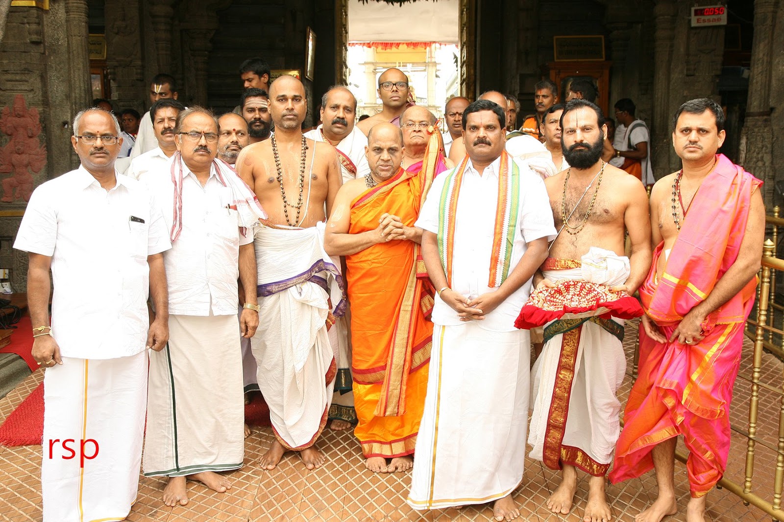 Pontiff of Puttige Mutt Offered Prayers to Lord Venkateswara ...