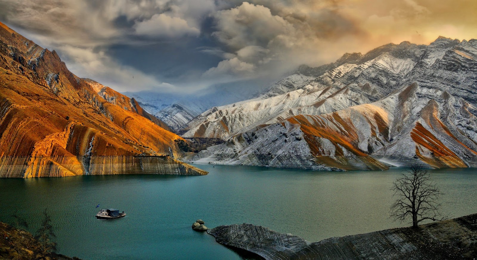 Beautiful World | Maccaboard