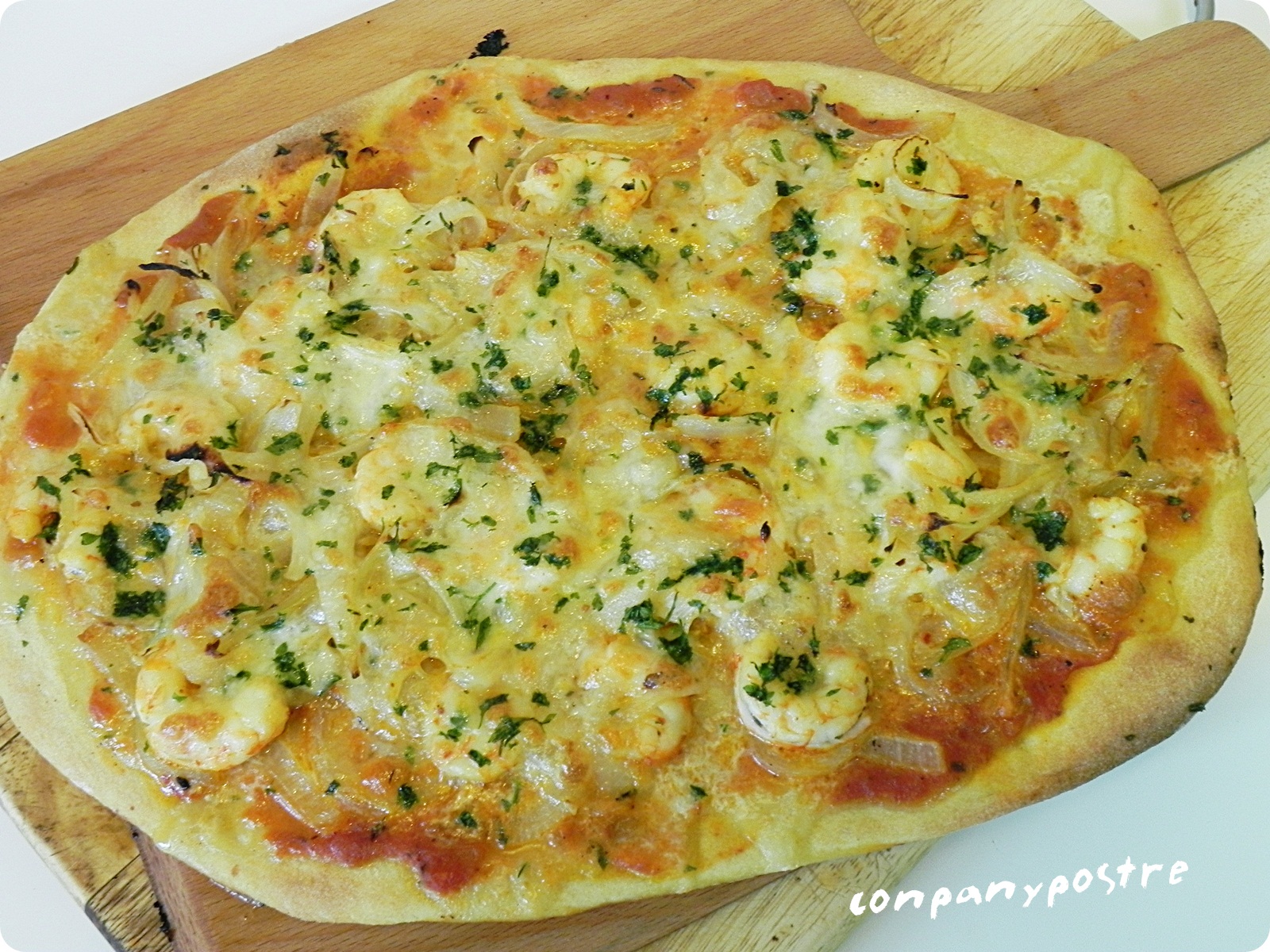 Con pan y postre: Pizza con gambas y masa de maíz