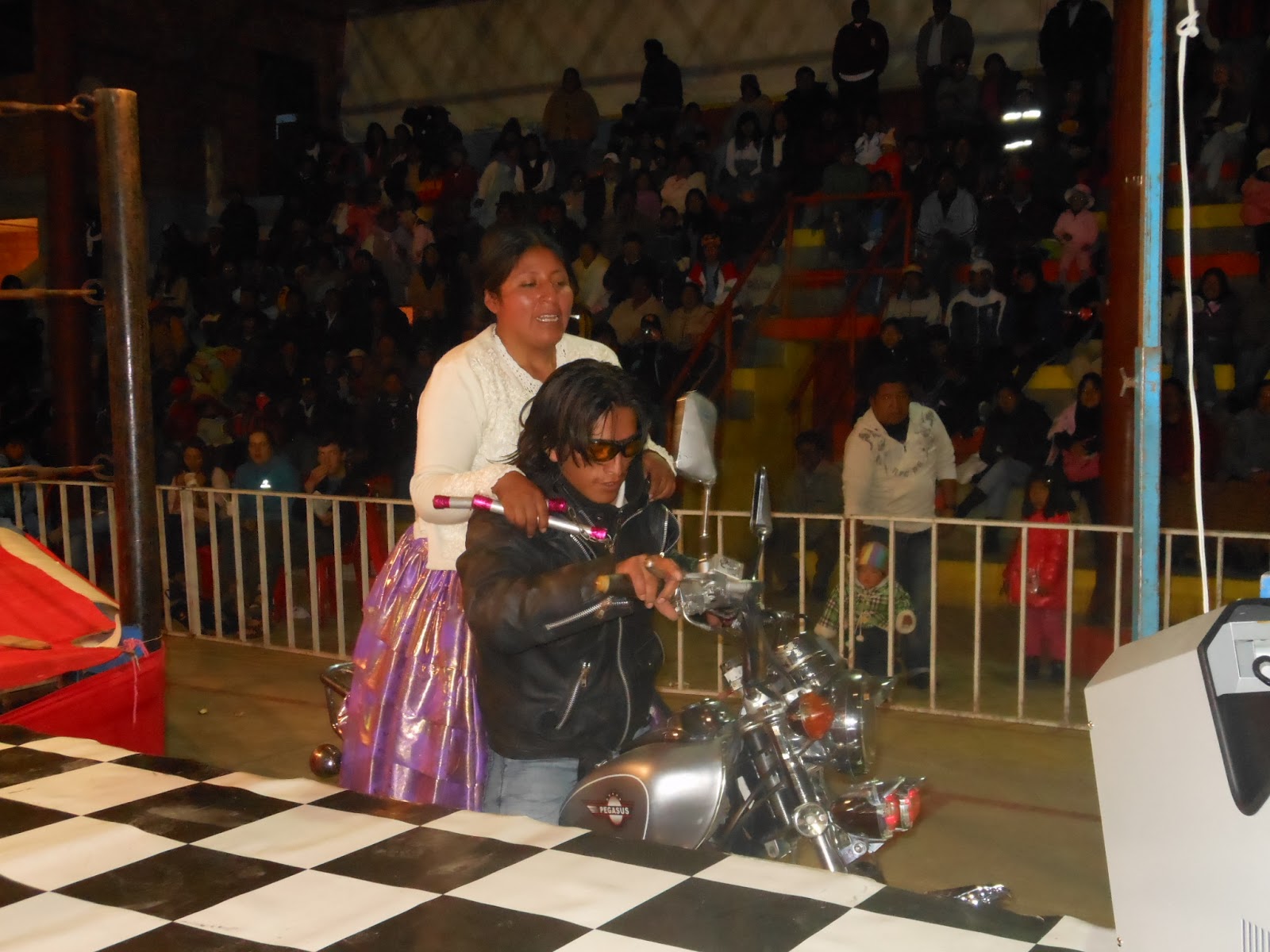 BOLIVIA CHOLITAS LUCHADORAS WRESTLING: WRESTLING CHOLAS EN ACCION.-