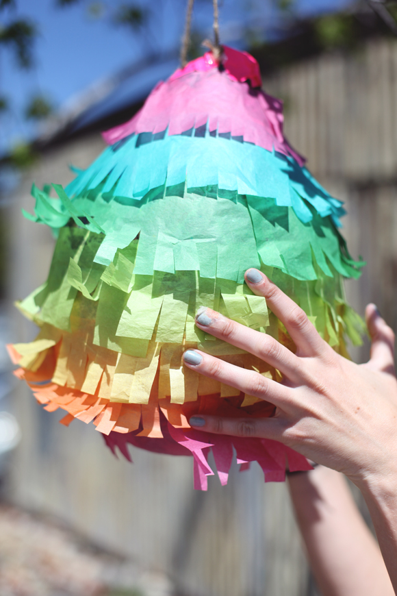 Cómo hacer una piñata con un globo ~ Mimundomanual