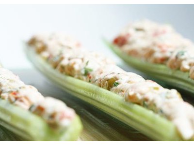 Yuvia de Comida: Receta Saludable - Tallos de apio con Atún.