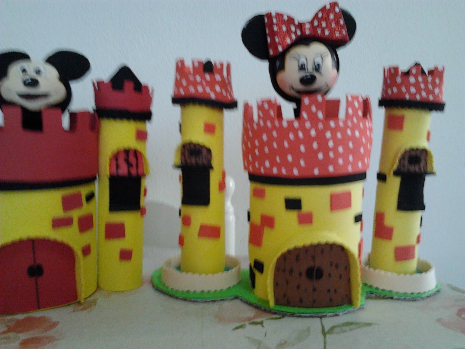 COMO FAZER CASTELO DO MICKEY NA GARRAFA PET VIDEO 01