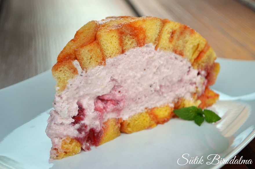 SÜTIK BIRODALMA: Epres joghurtos-tejszínes charlotte torta