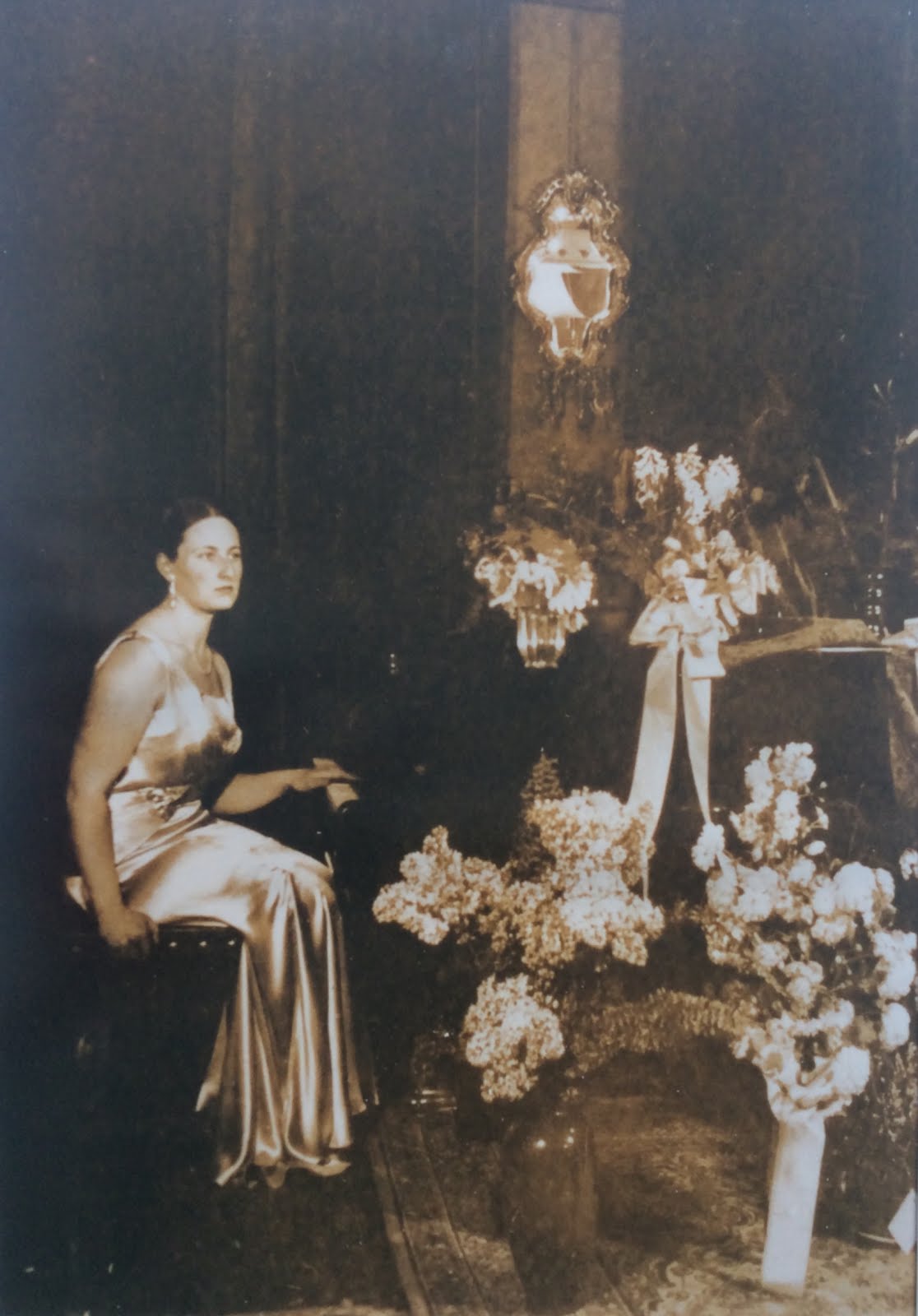 Geheugenvanbaarn.nl: Corry van der Veen. Een Baarnse concertpianiste