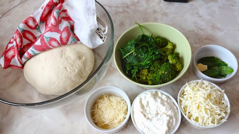 Calzone (Empanada) de Brócoli, Espinaca y Queso