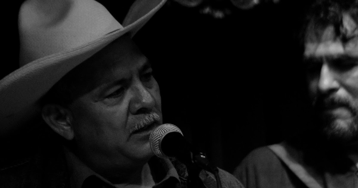 Raíz de menos uno: ¿Por qué canta Raúl?