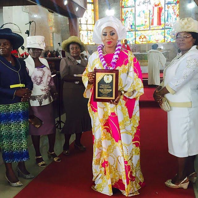 Photos: Mide Martins receives posthumous award in honour of late mother ...