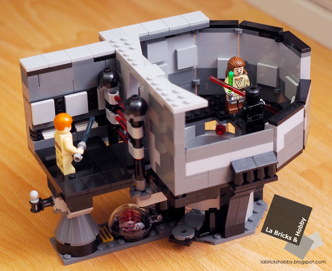 La Bricks & Hobby: Lightsaber Duel on Naboo: A Small Modification