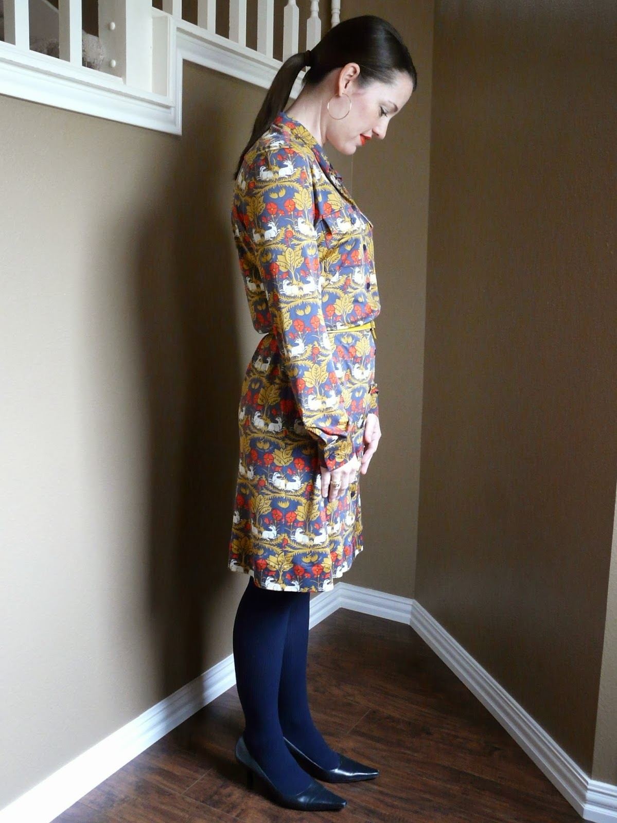 Amanda's Adventures in Sewing: Vogue 8903 - Navy silk jersey shirt-dress