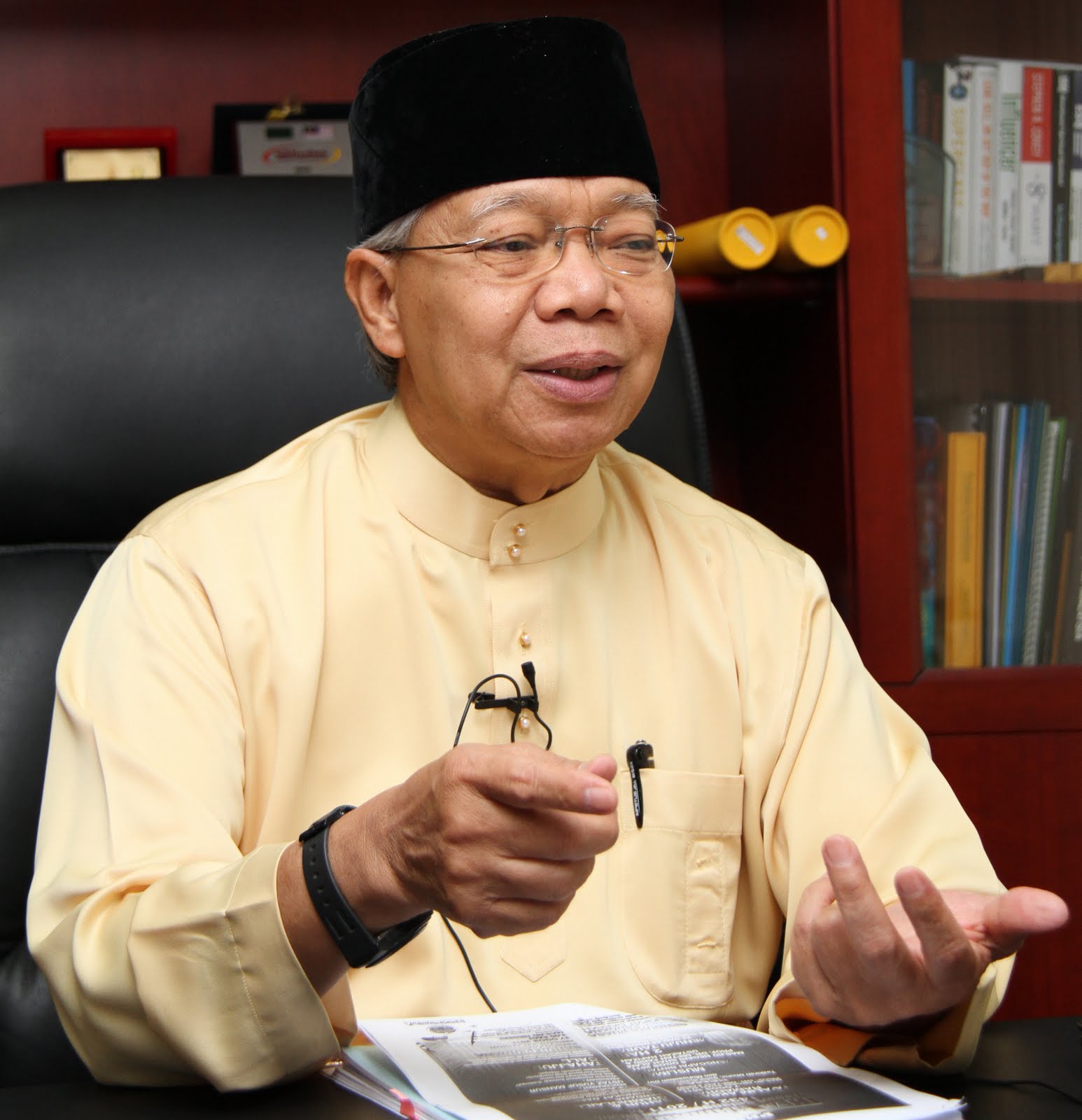 Wak Long@Man: HASSAN ALI : Bapa Saiful cuba selamatkan imej Anwar?