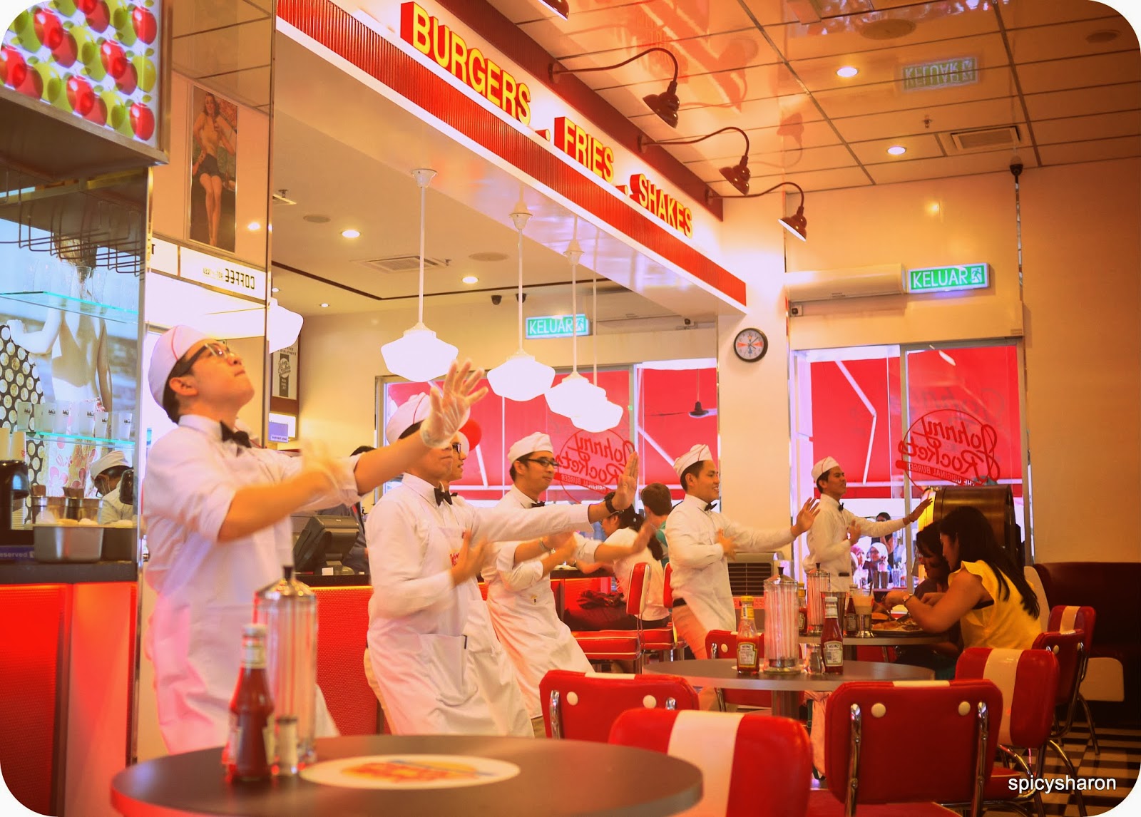 Johnny Rockets @ The Curve - Overrated Expensive Burgers - Spicy Sharon ...