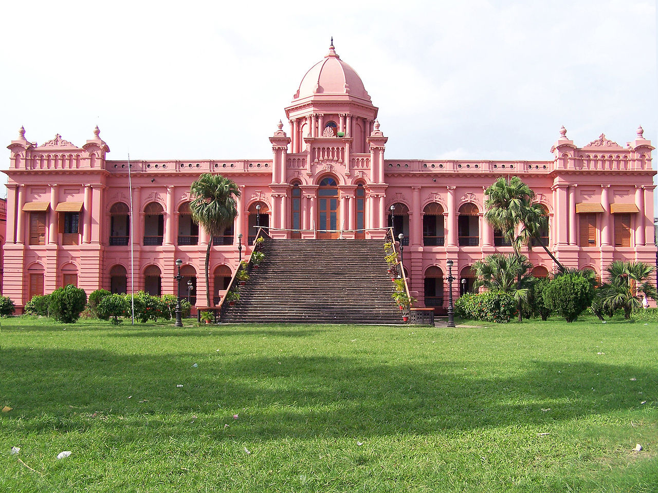 Mirror Of Bangladesh: Ahsan Monzil - The Pink Palace