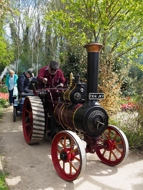PhotoReflect: Miniature traction engine