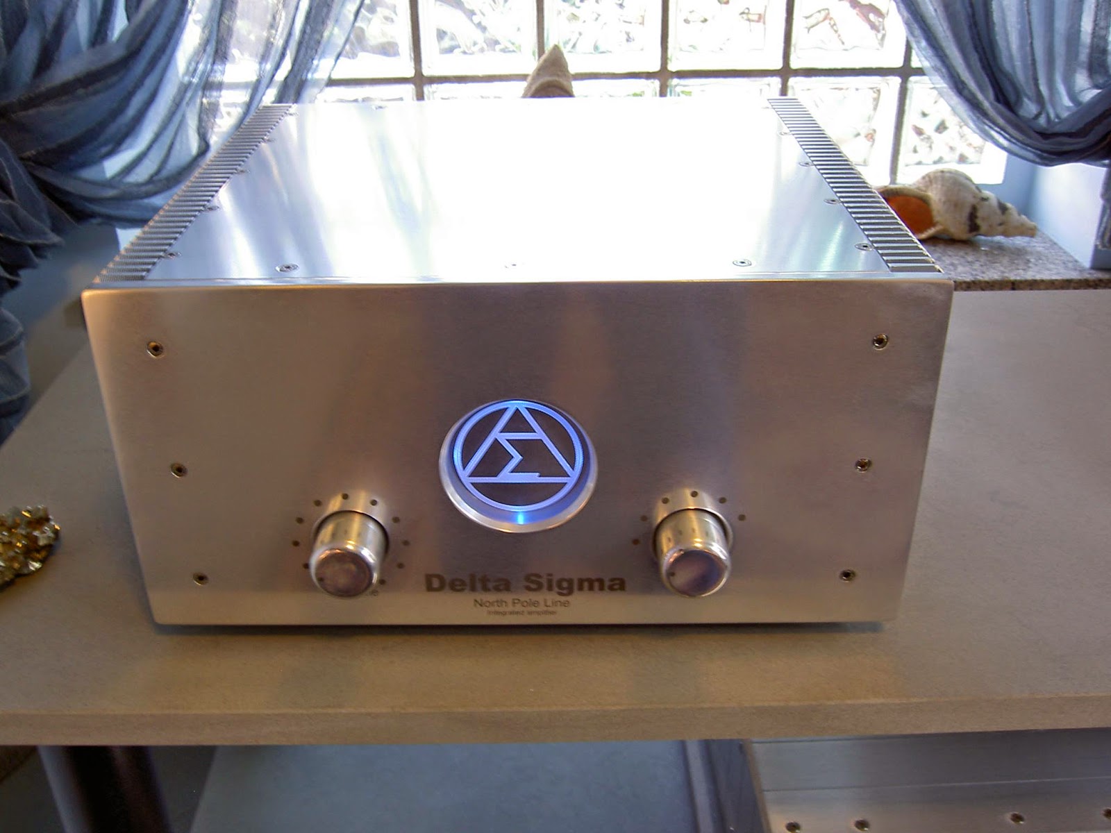 Delta Sigma North pole integrated amplifier – M & S | Ultimate High ...