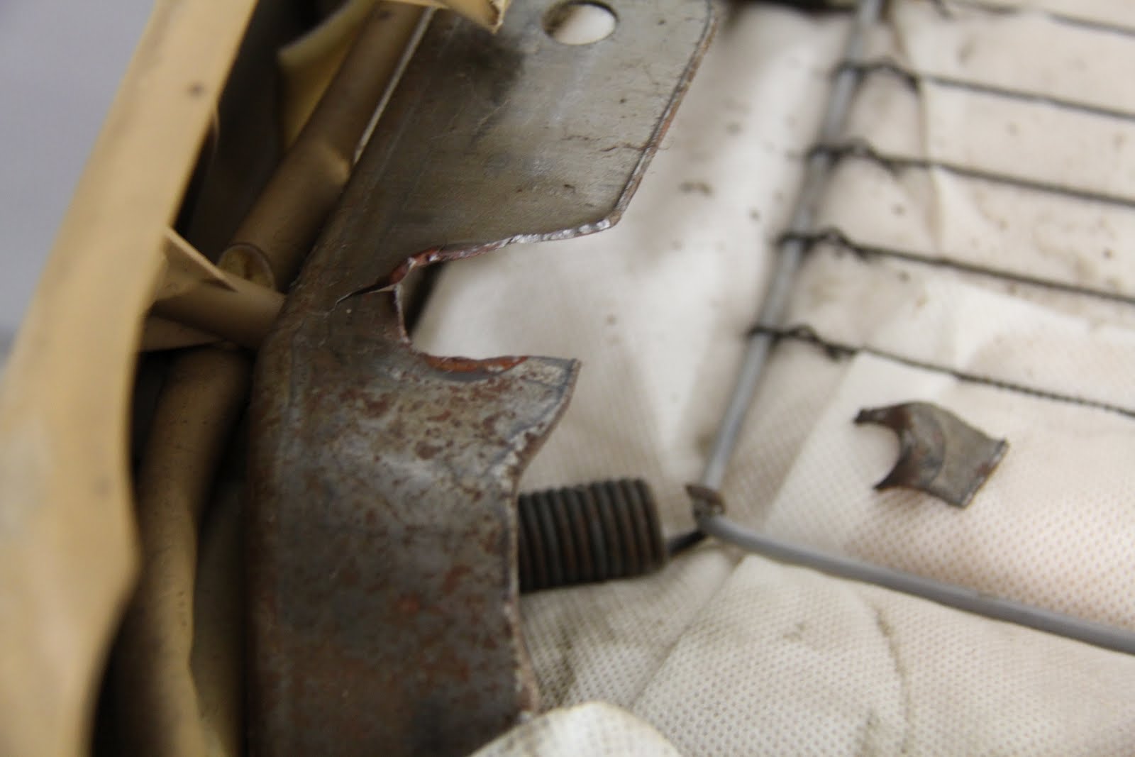 an decline: 97 ZJ Seats in 97 XJ