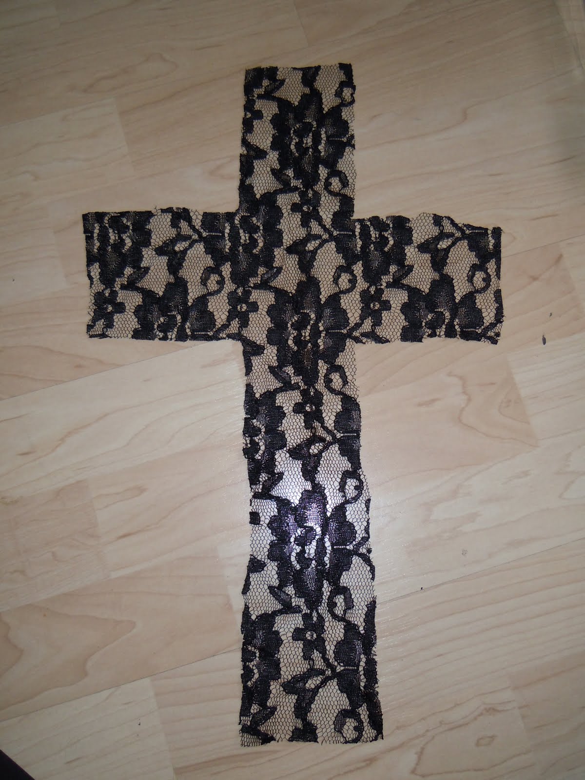 Former Parades | Fashion, personal style and events : DIY Lace Cross Top