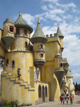 Malcolm's Page: Rainbow Magicland