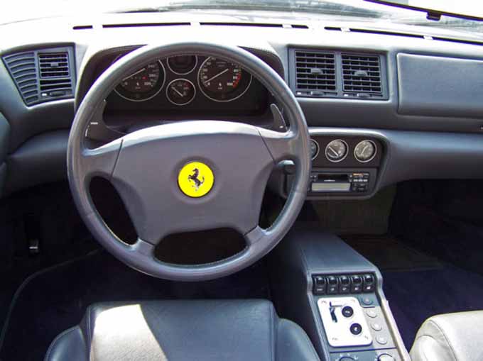 Ferrari F355 GTS Preta: a melhor Ferrari mainstream da história?