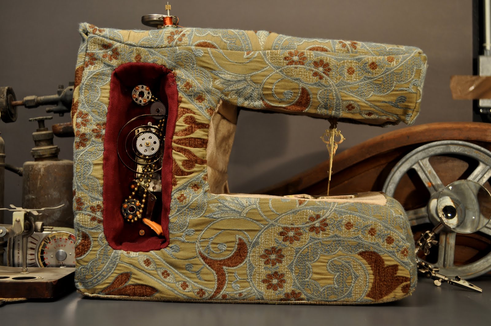 abbydid: Steampunk Challenge - the Steam-powered Sewing Machine