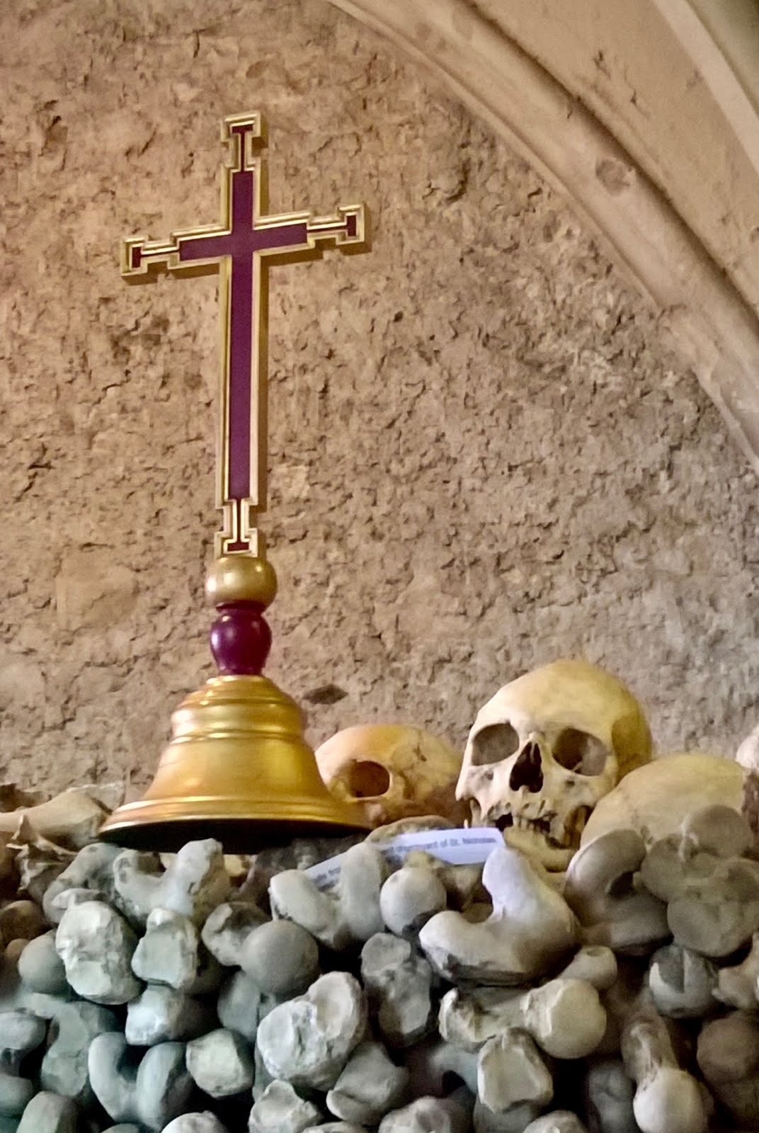 Britain: Crypt of St Leonard in Hythe- Bones in the Basement. | Minor ...