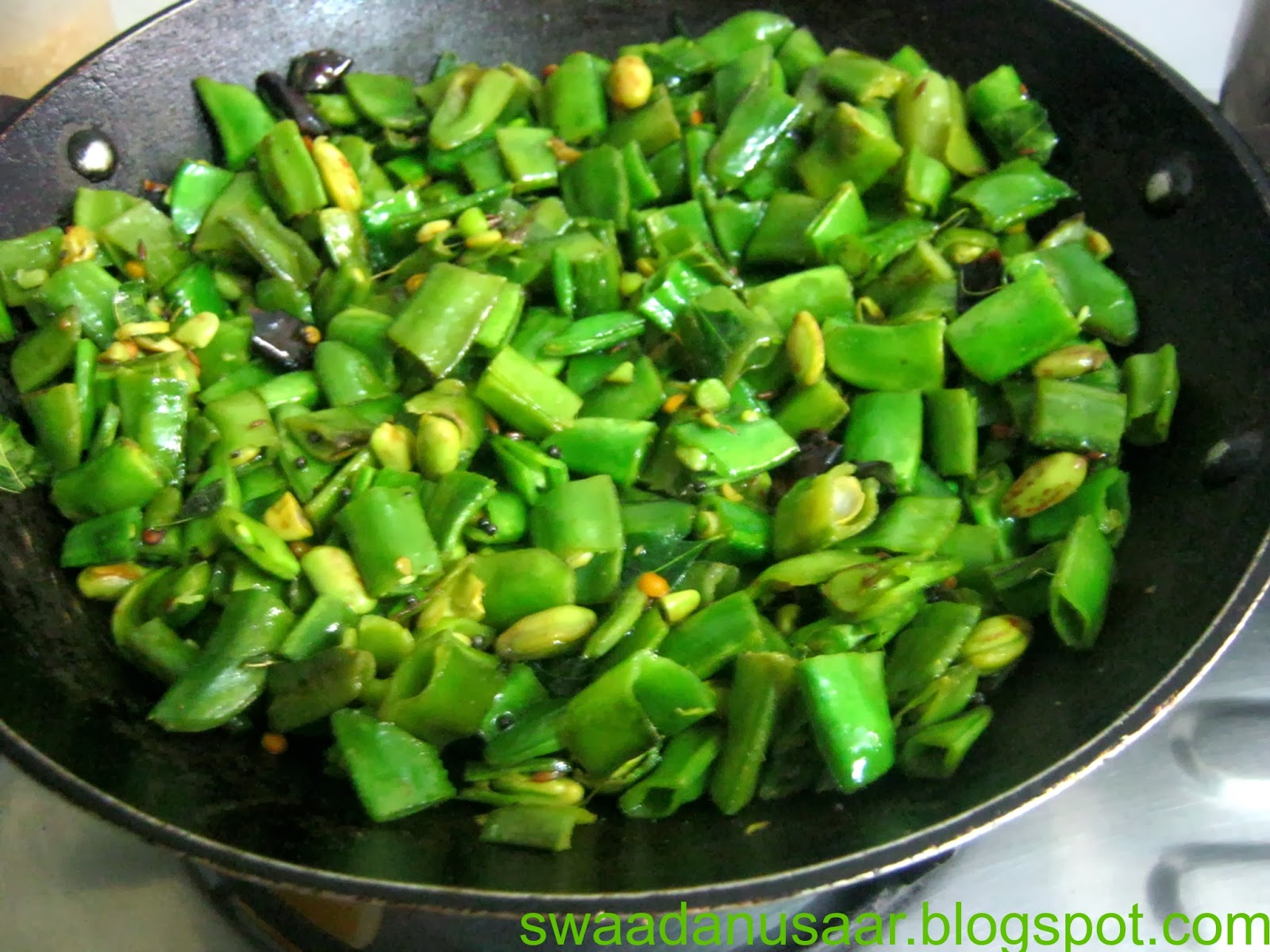 swaadanusaar: VAL BEANS FRY..