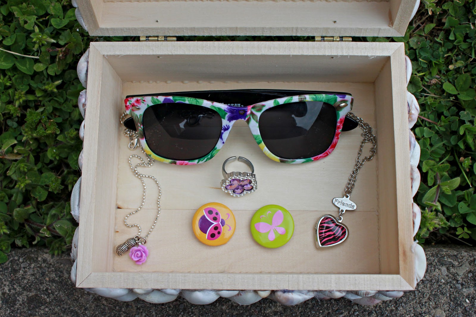 Mandie Starkey: diy | seashell jewelry box
