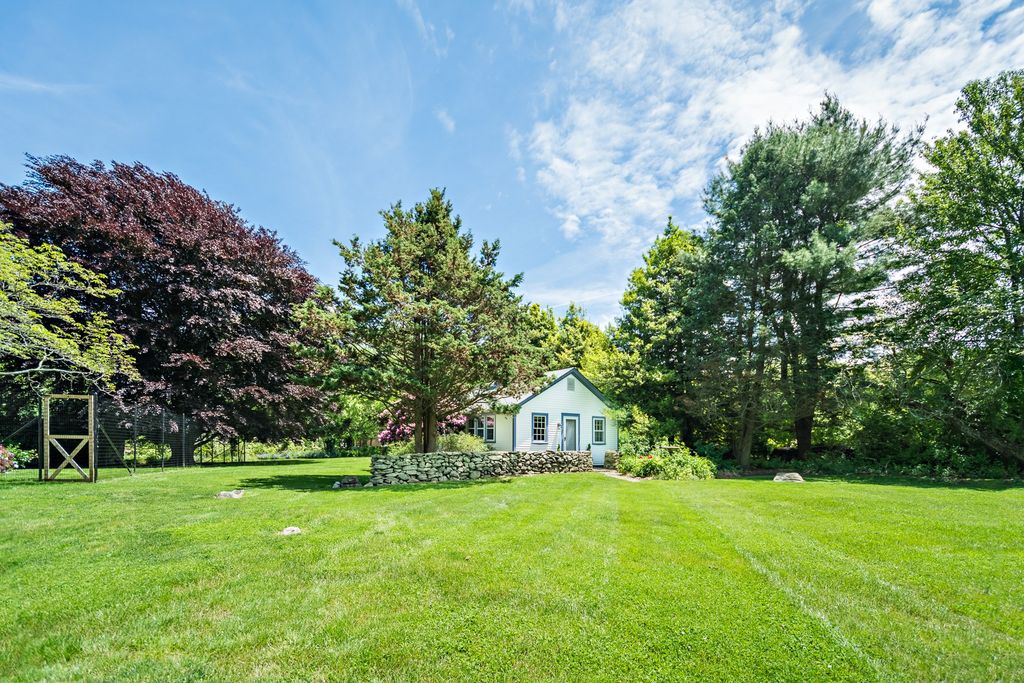 Sweet House Dreams: 1790 Colonial in Saunderstown, Rhode Island